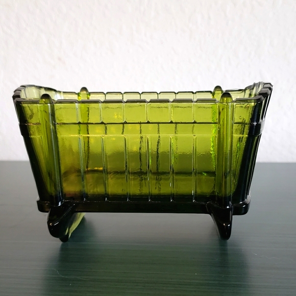 Indiana Glass | Accents | Vintage Indiana Glass Co 95s Green Cradle ...